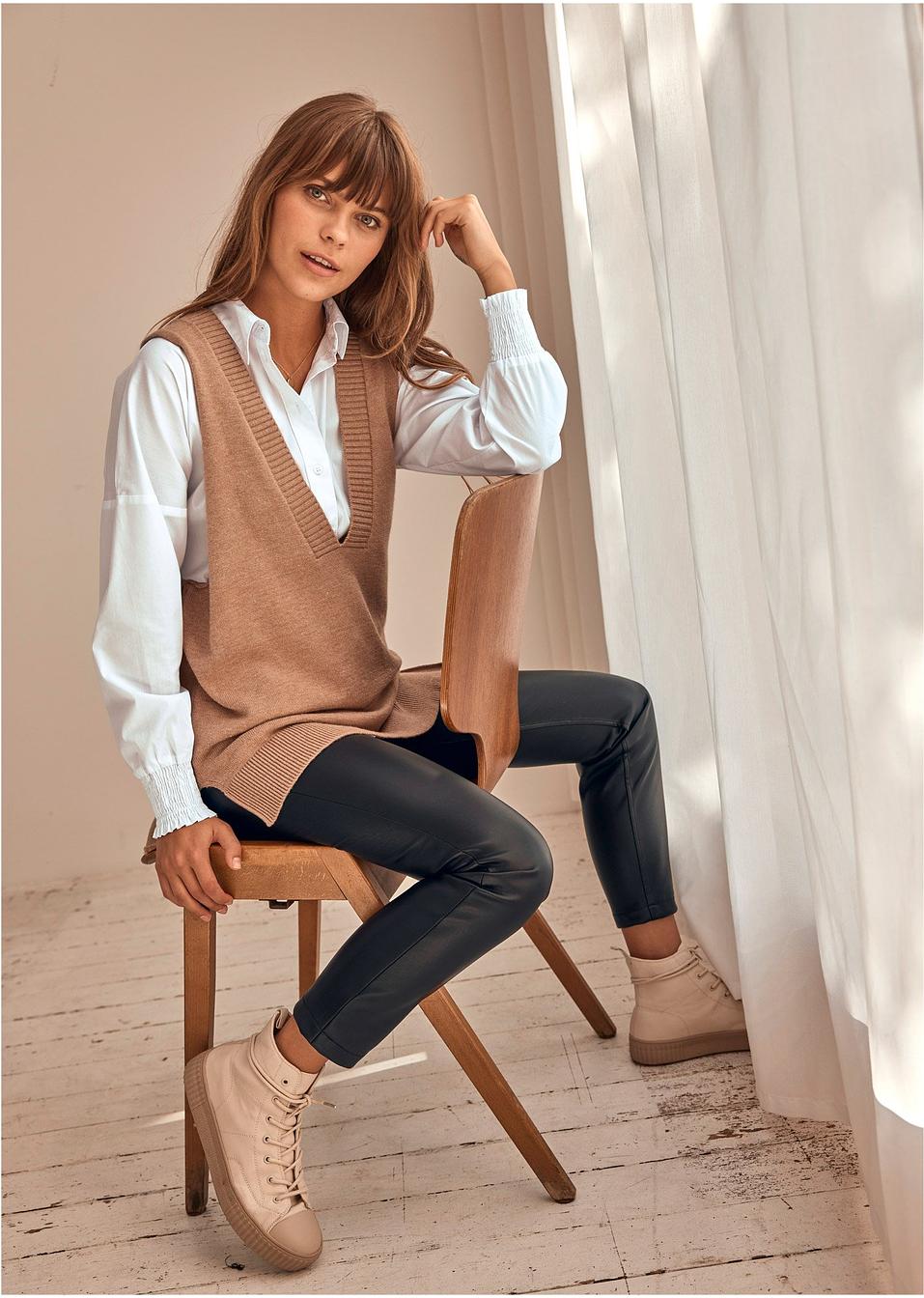 Dámské pletené vesty v mnoha designech najdete u bonprix